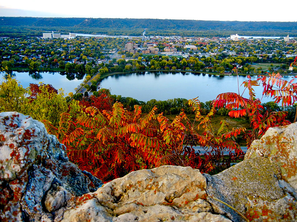 🍁 5 Best Spots to Soak in the Fall Colors in Winona, MN 🍂 | Visit Winona